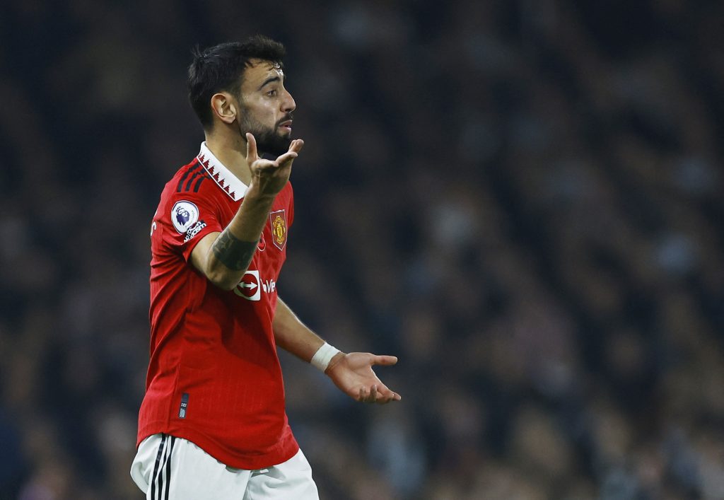 Man Utd’s Fernandes criticised vs Fulham | The Transfer Tavern